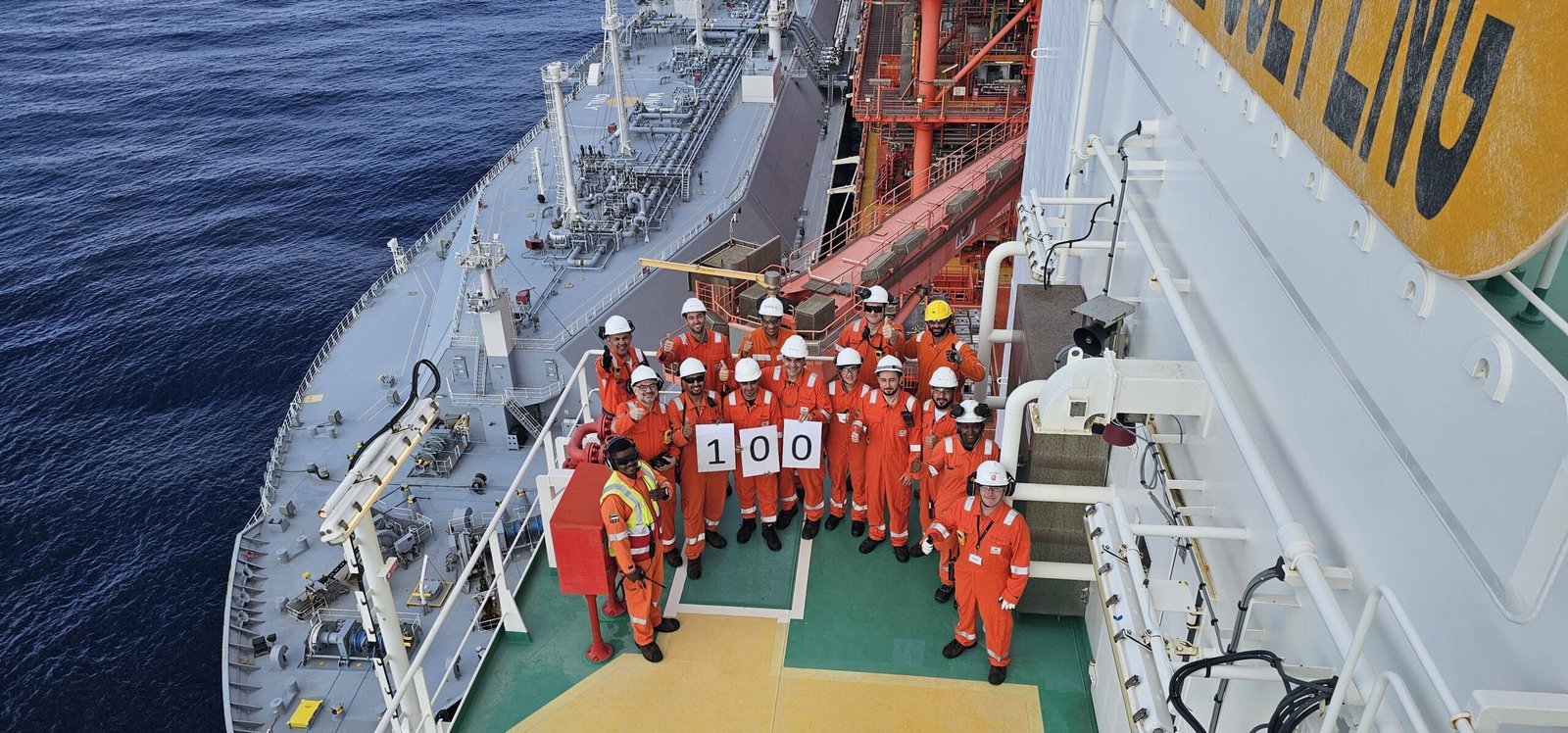 Coral Sul FLNG atinge 100 carregamentos de GNL produzidos na Área 4 da ...
